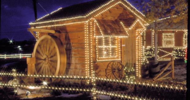 Overly's lights add glow to Christmas | Local News | tribdem.com