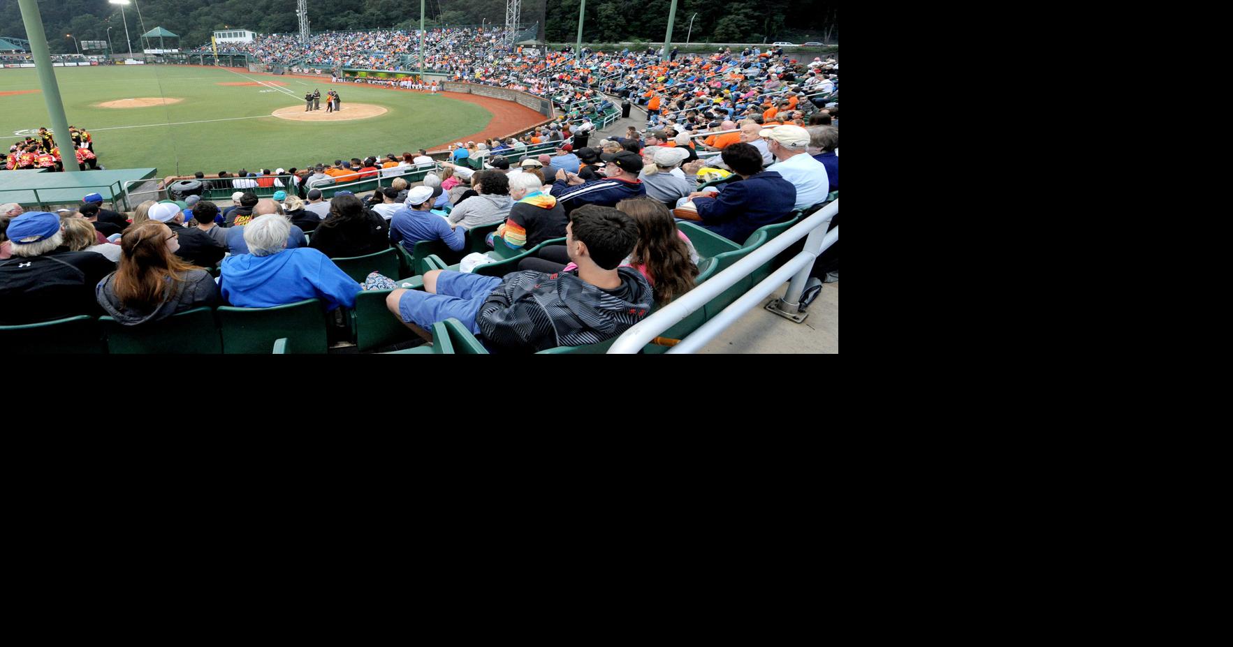 PHOTO GALLERY | 73rd AAABA Tournament opens to full house at Point Stadium | News | tribdem.com