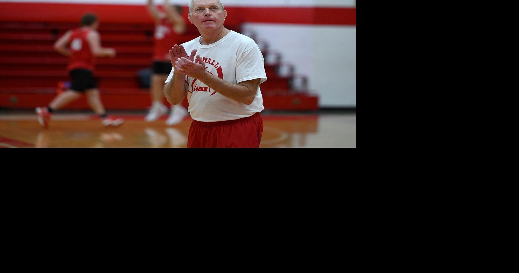 Howie Johnson finding new location to enjoy tournament — the bench ...