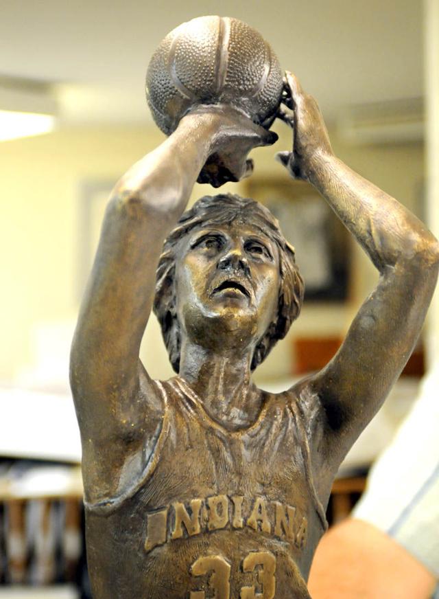 Funds coming together for Larry Bird statue outside Hulman Center ...