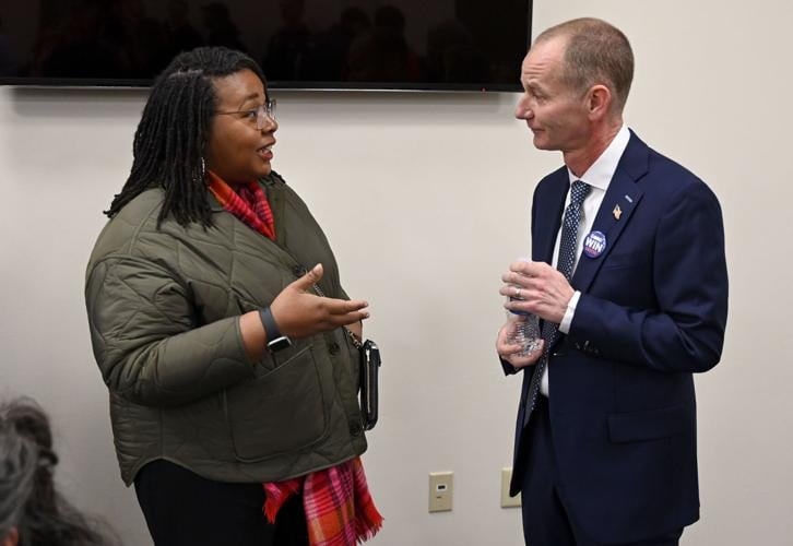 Goodwin vs. Sakbun: Democrats debate as mayor, unopposed, looks on ...