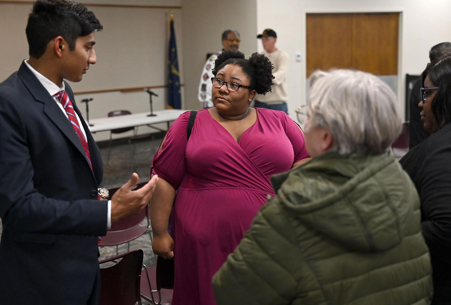 Goodwin vs. Sakbun: Democrats debate as mayor, unopposed, looks on ...