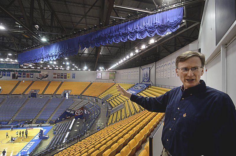 Renovators tour Hulman Center to envision proposed expansion | Local ...