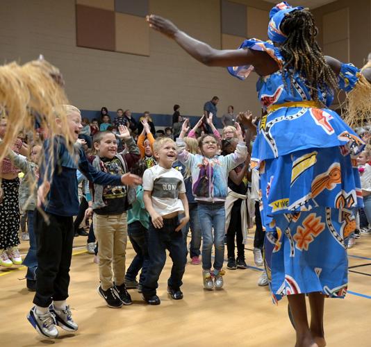 Viver Brasil conducts performance, workshop at Ben Franklin Elementary ...