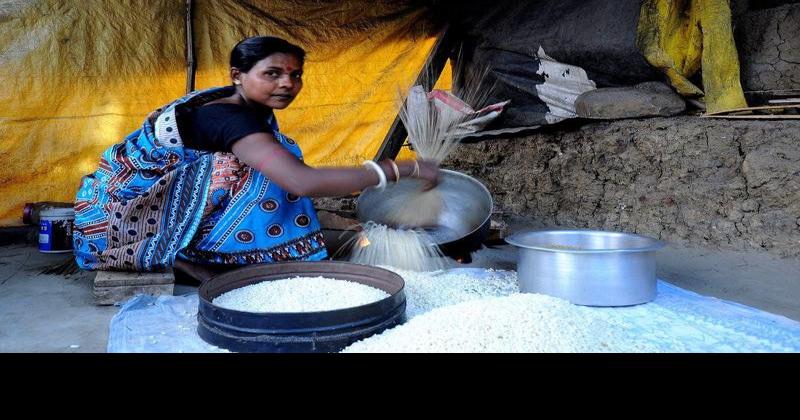 Poor women in India become entrepreneurs via 'microloans' from Terre ...