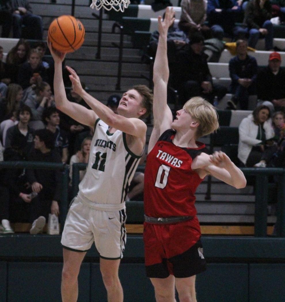 Offensive outburst propels Wildcats to blowout victory over Tawas ...