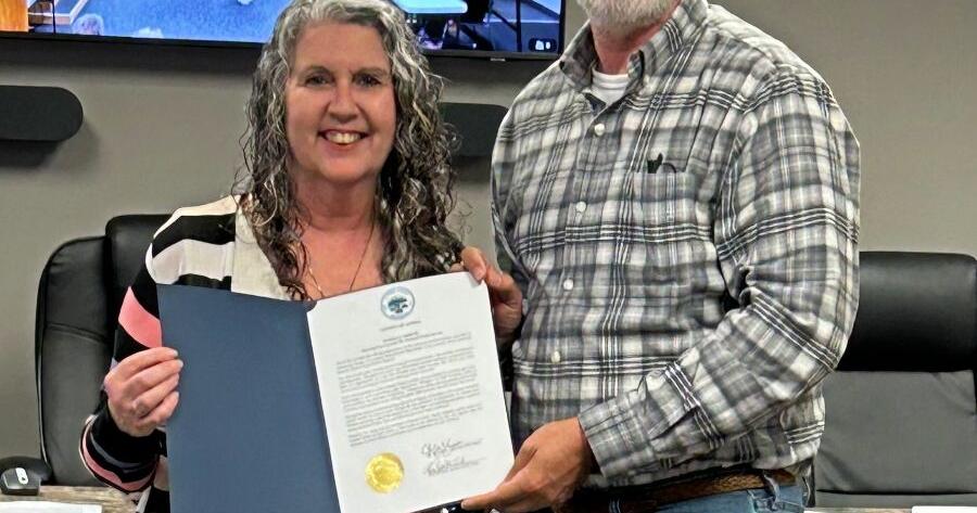 Commissioners pay tribute to outgoing 911 dispatcher | News ...