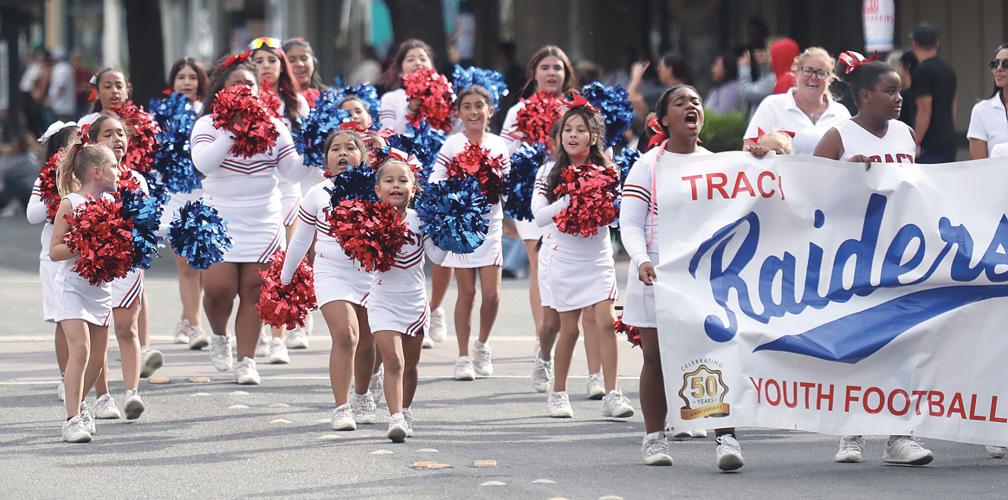 Bulldog school spirit on display at downtown homecoming parade | Tracy ...