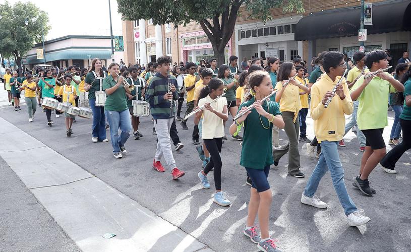 Bulldog school spirit on display at downtown homecoming parade | Tracy ...