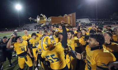 Football: Bulldogs blow out the Wolf Pack; win 13th straight Crosstown ...
