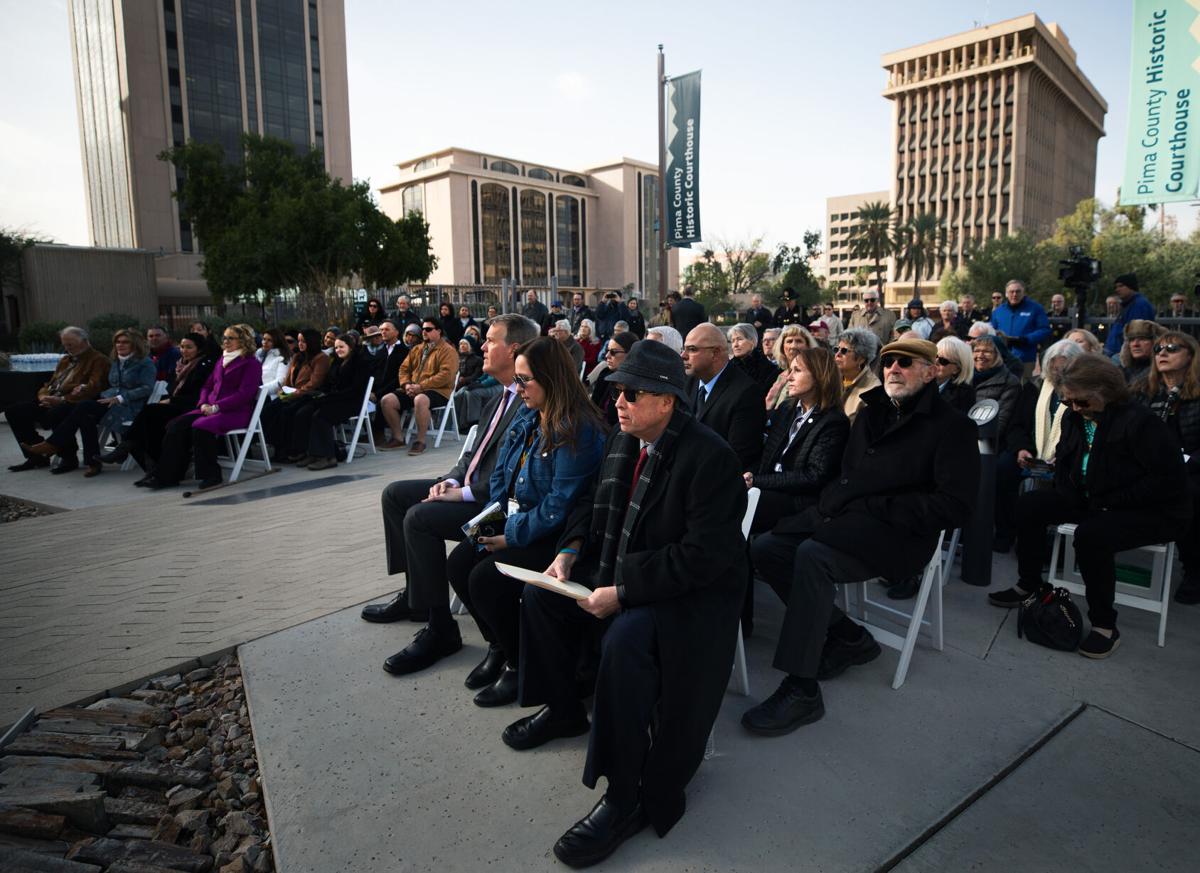 Photos: Gabrielle Giffords gathers with others to remember victims of ...