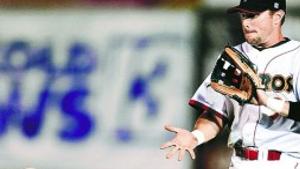 Lefty Davis learning new approach after injury