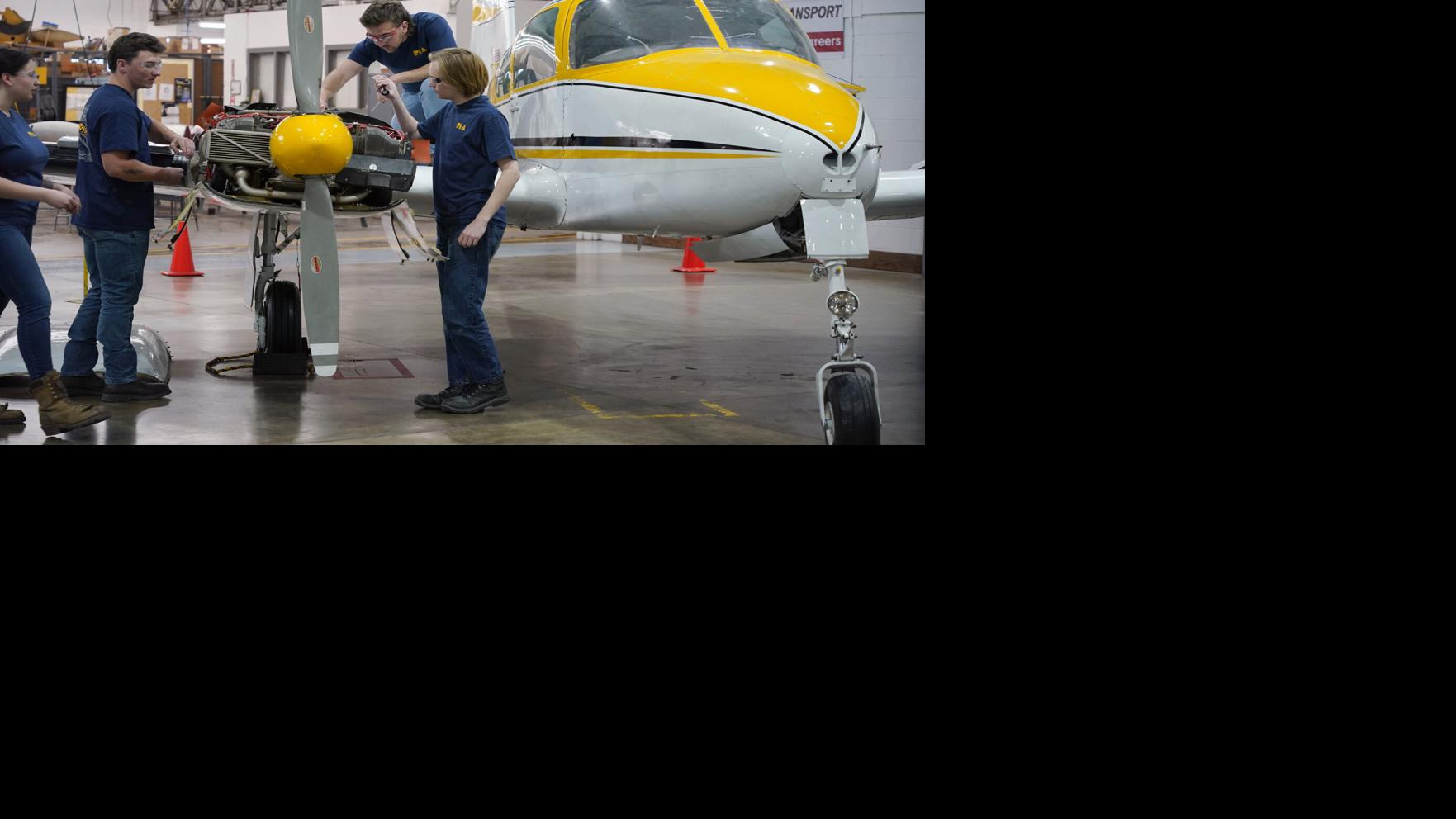 Know any airplane mechanics? Wave of retirements leaves some US ...