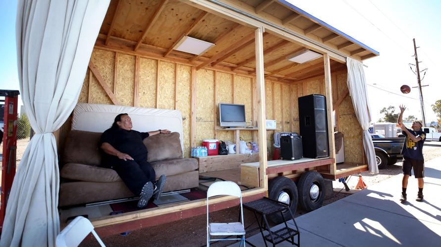 Photos: 2017 Rodeo Parade float prep