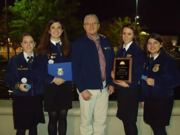 Tanque Verde senior takes 1st place in veterinary competition
