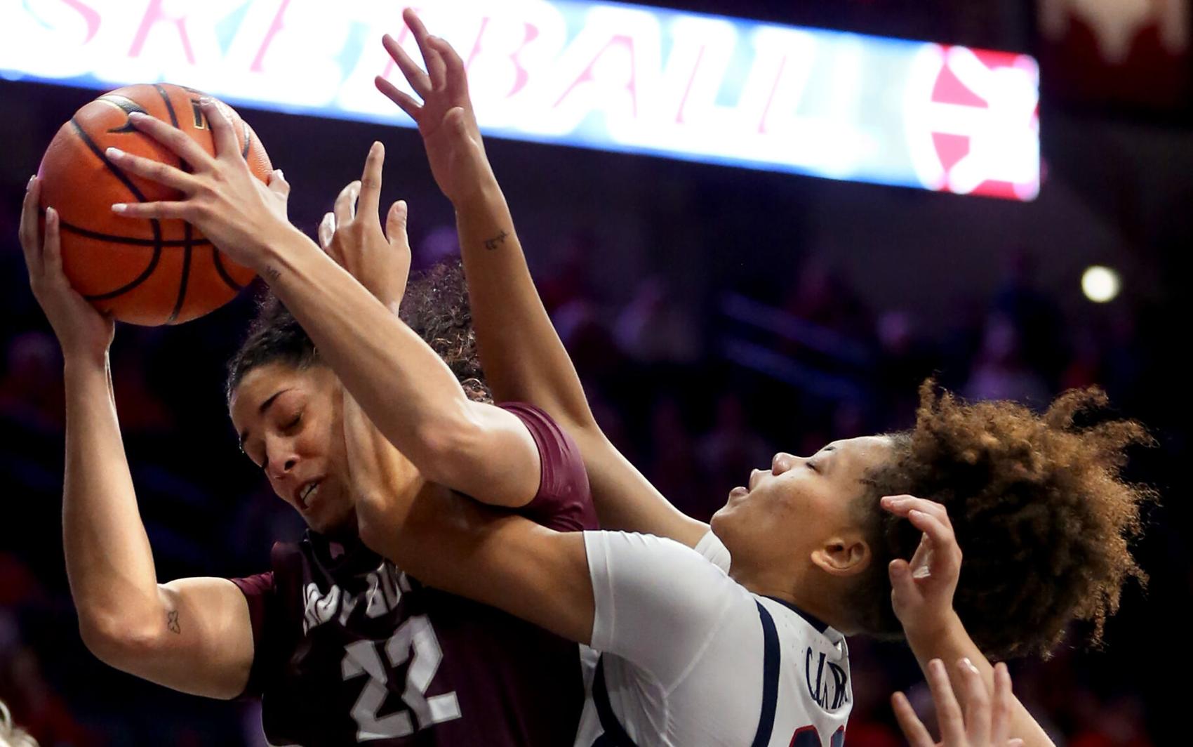 Paris Clark plays fearlessly in Wildcats' exhibition win; fellow ...
