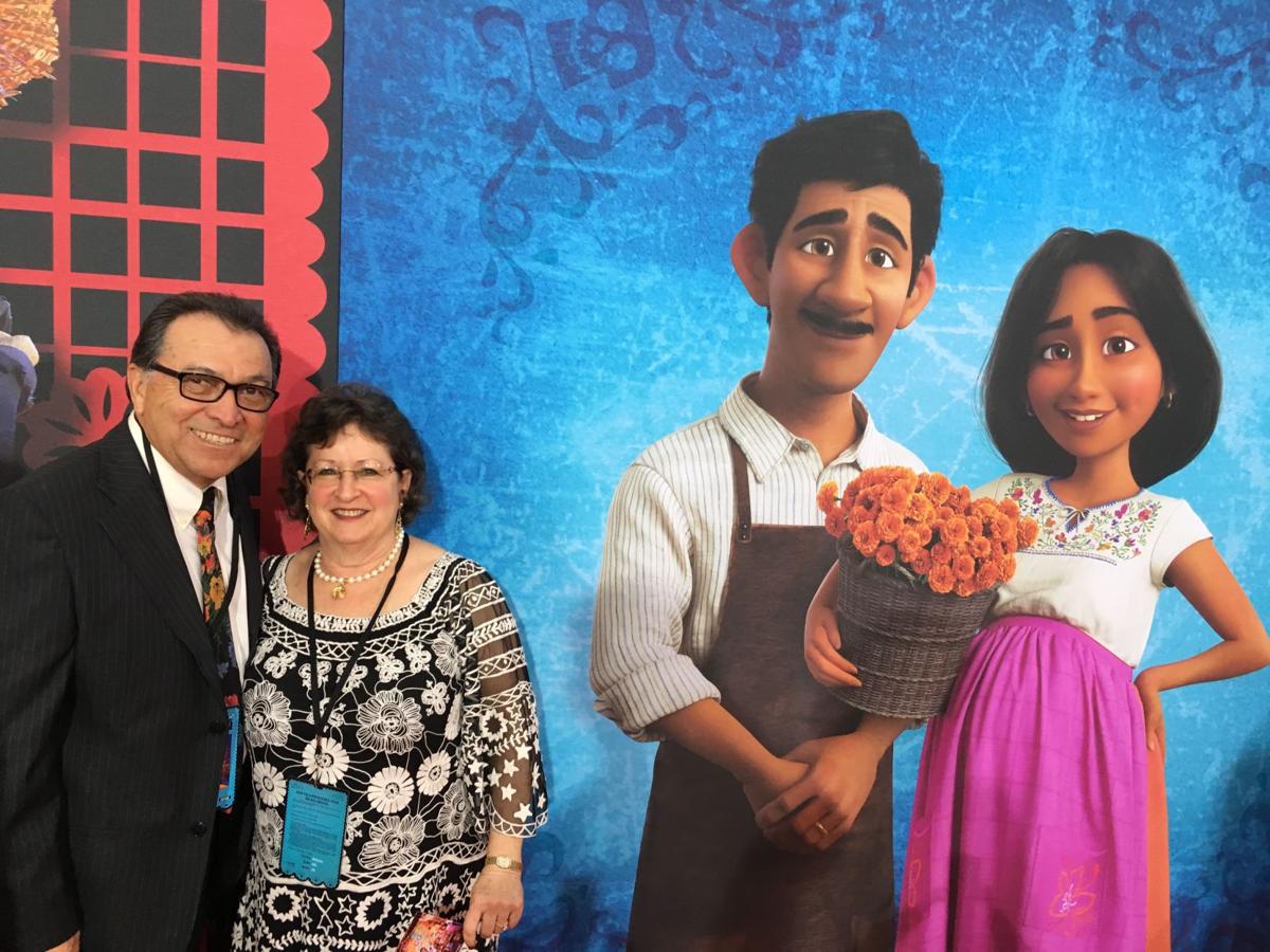 Madre e hijo nogalenses crean libro de Disney sobre 'Coco' | Gente ...