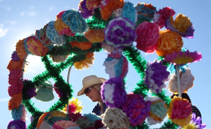 Photos: 2017 Rodeo Parade float prep
