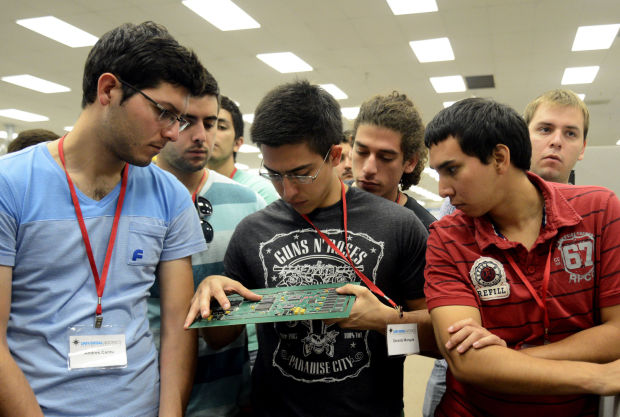Mexican engineering students visit Tucson