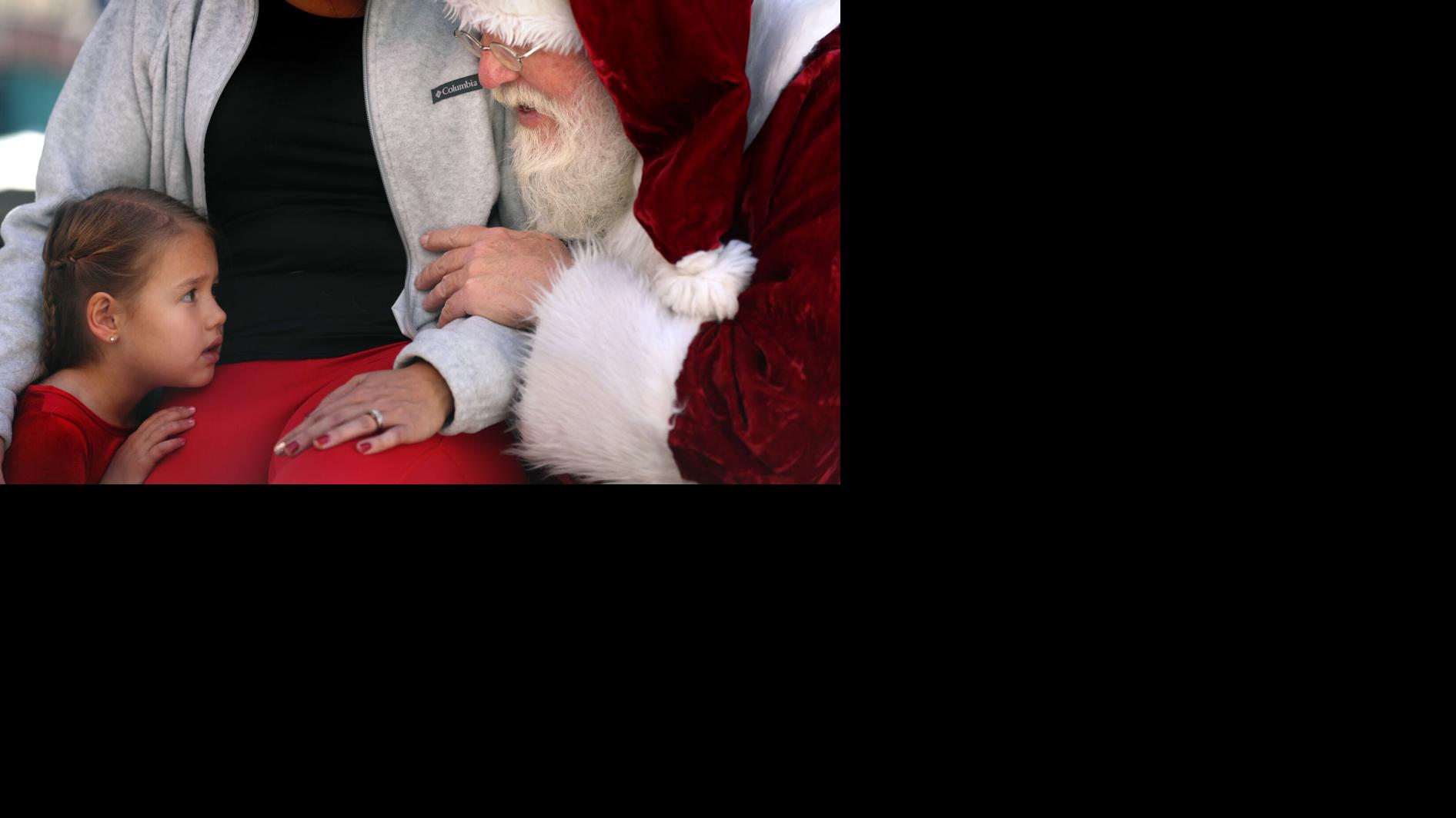 Photos: Main Gate Square's Photos with Santa