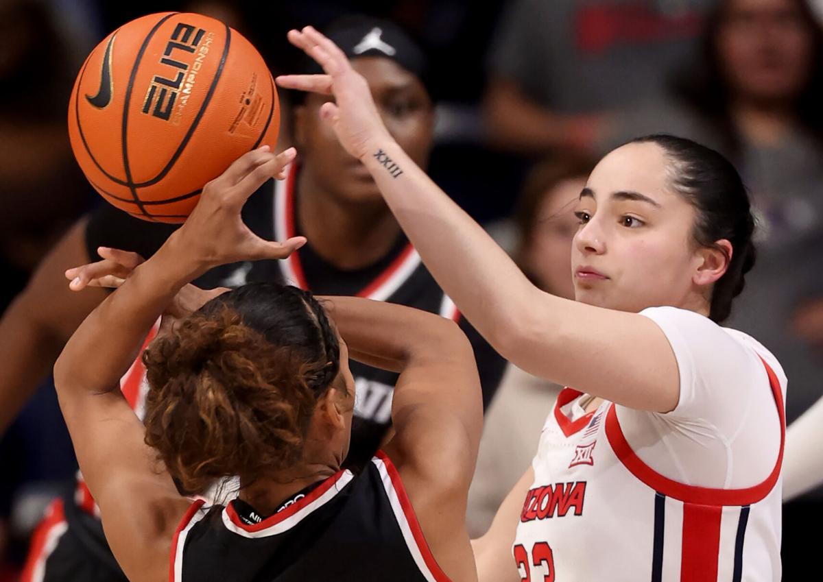 Paulina Paris elevates her game, Wildcats on winning streak