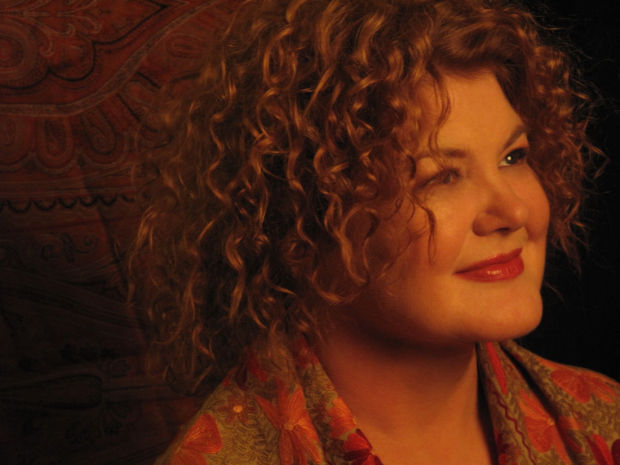 Irish singer Maura O'Connell takes final solo bow