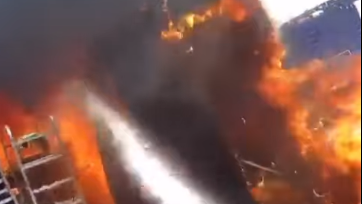Tucson firefighters respond to fire behind Food City