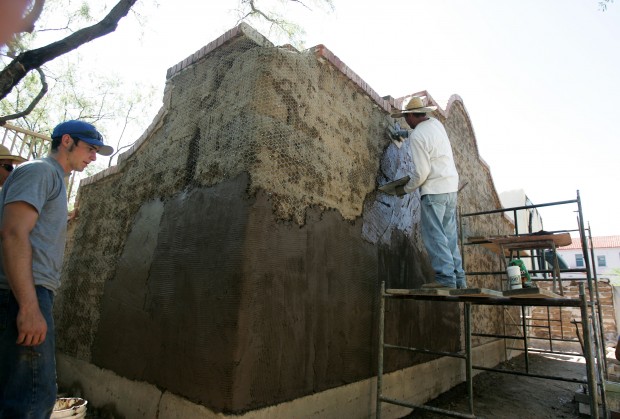 Renuevan santuario de El Tiradito