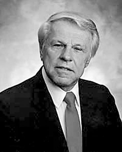 Fred Bull, ex-Sunnyside chief, dies at 83