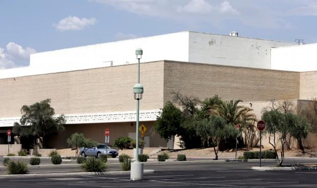 El Con building demolished