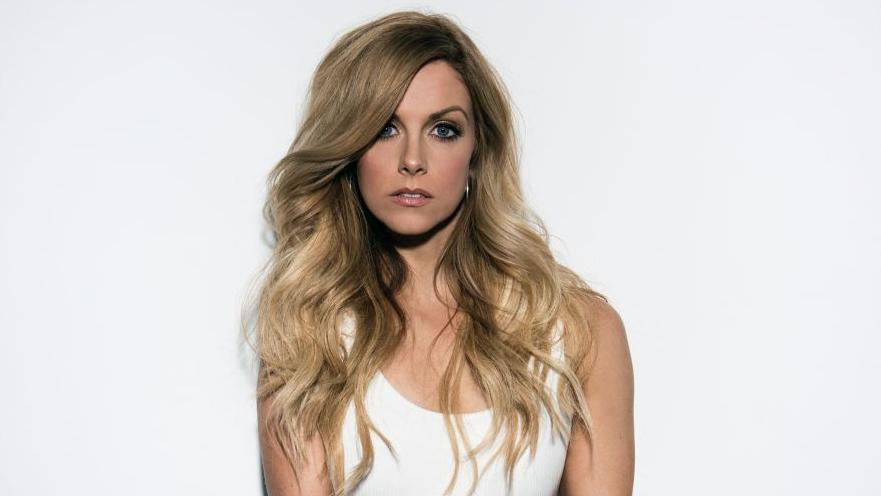 Country singer Ell will leave the golfing to the pros at Cologuard ...