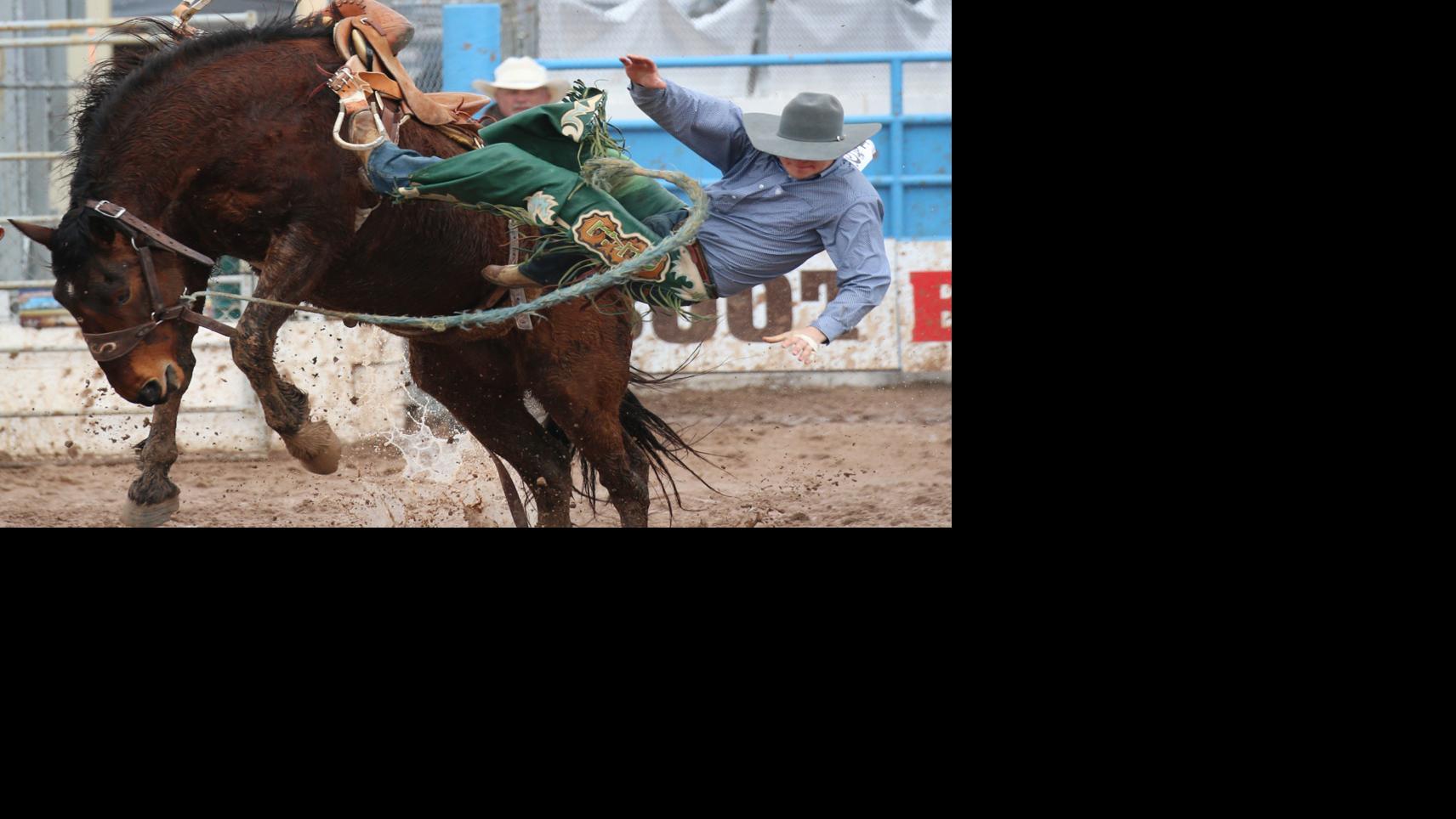 Cowboys brave muck, mud, cold and snow at Tucson Rodeo