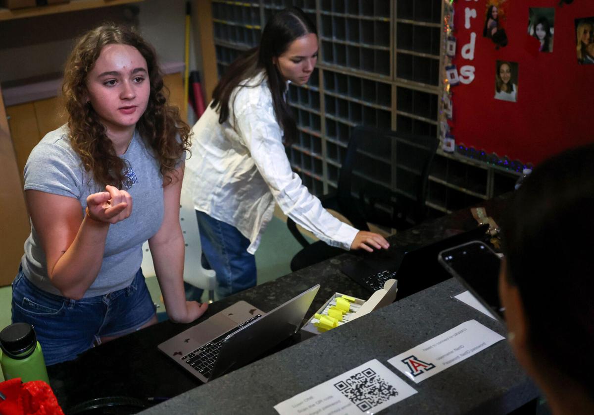 New students being to fill dorms at University of Arizona