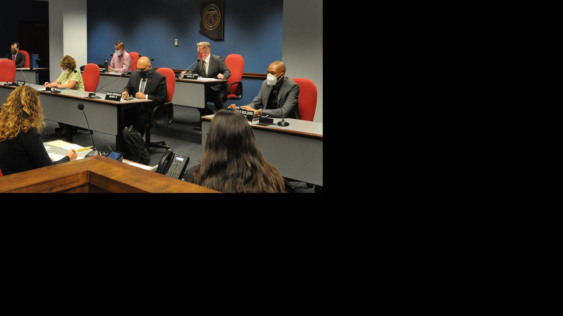 Arizonans couldn't be jailed for violating governor's orders, under ...