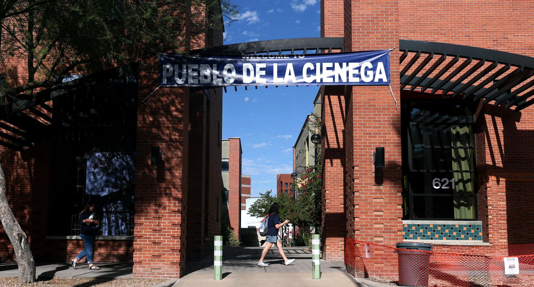 New students being to fill dorms at University of Arizona