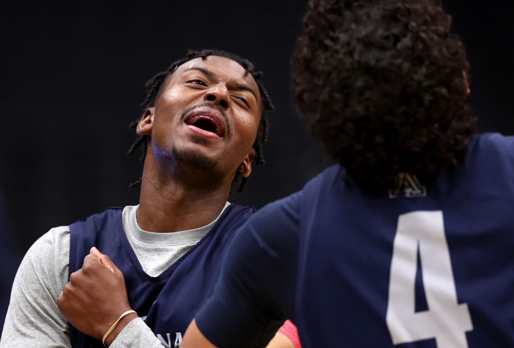 Arizona point guard Jaden Bradley re-signs to play for Wildcats in 2025-26