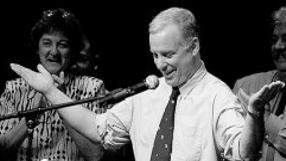 Dean, in Tucson, asks Demos to be party of change