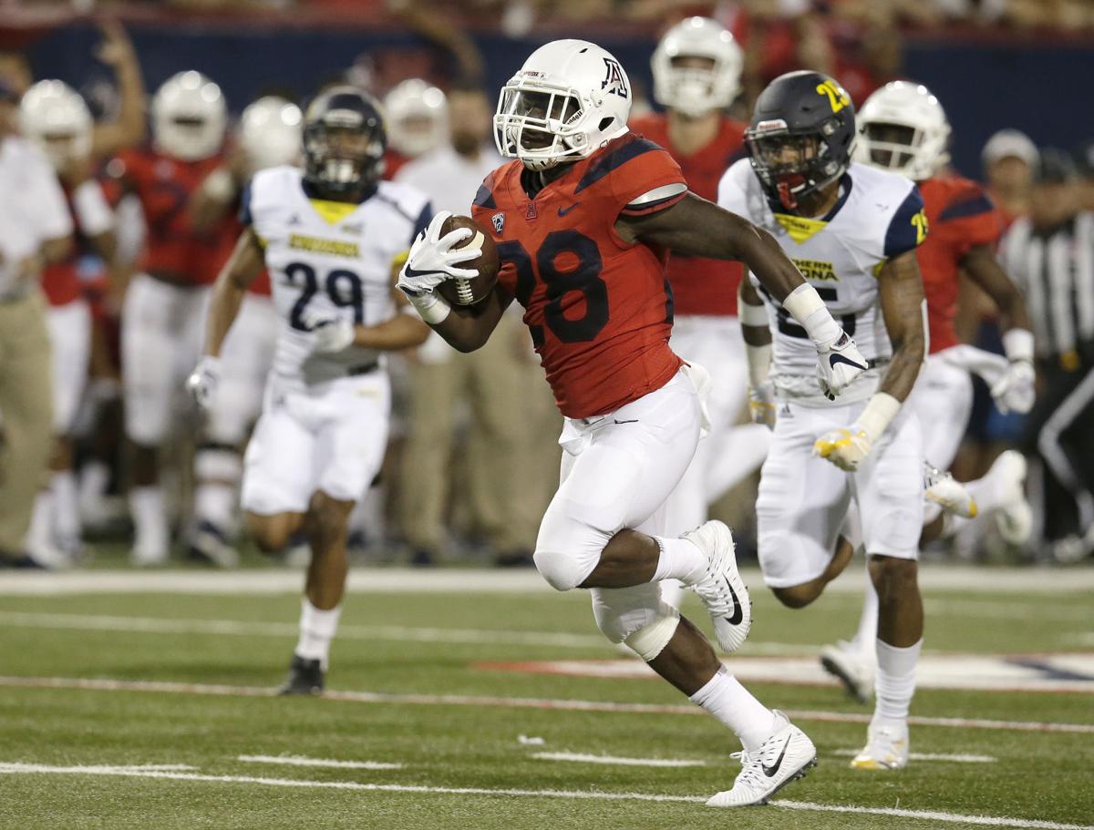 Arizona Wildcats beat NAU 62-24 in season opener