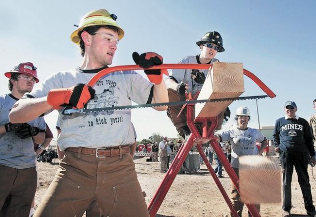 Photos: Muscle power rules at mining competition