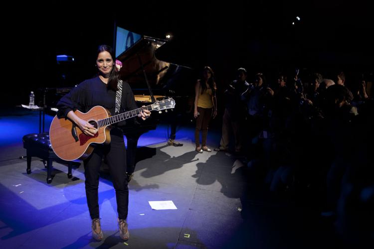 Julieta Venegas: de Whatsapp, Simona, los 43 y Donald Trump