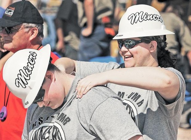 Photos: Muscle power rules at mining competition