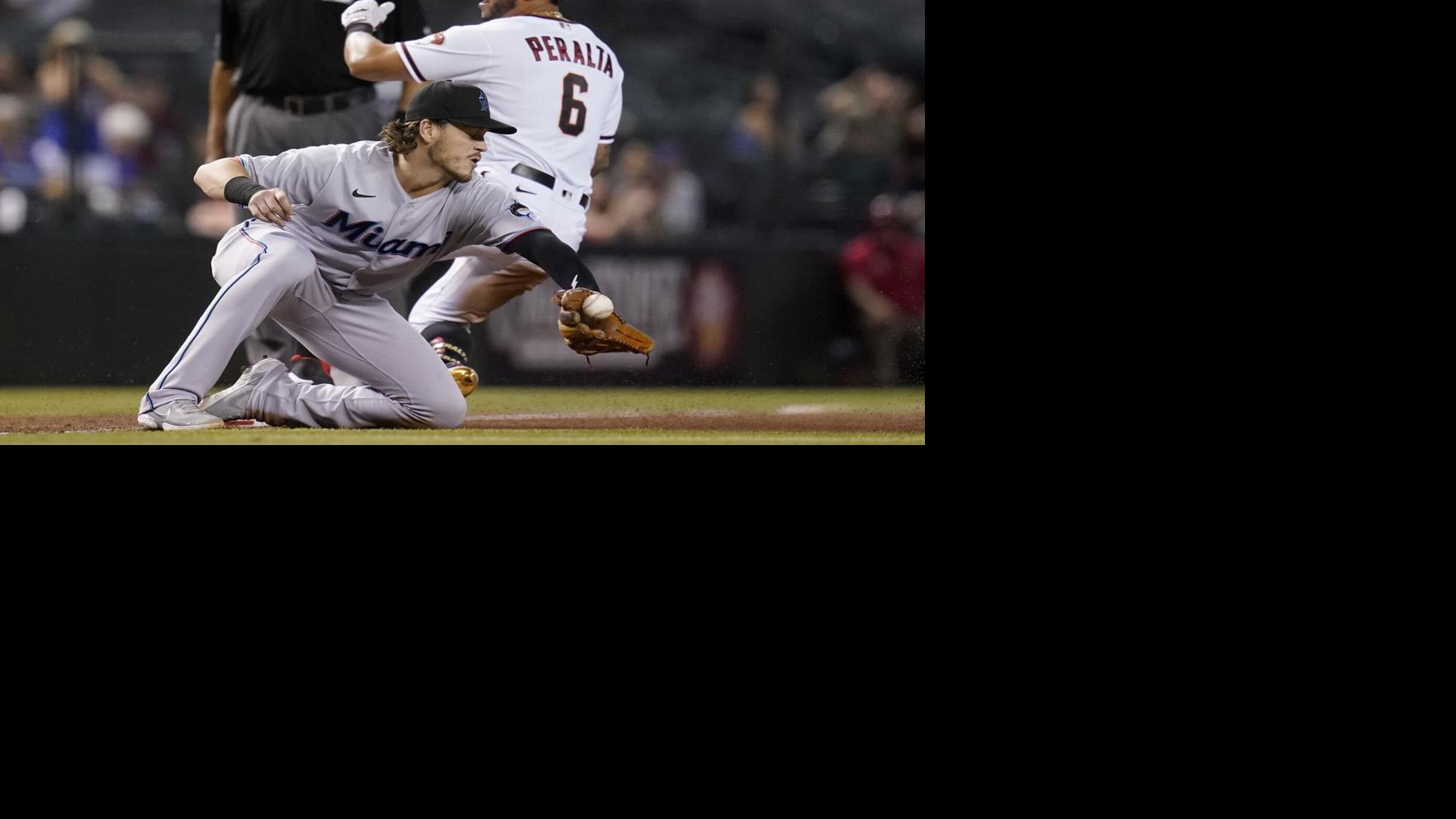 Diamondbacks snap six-game skid in return to desert