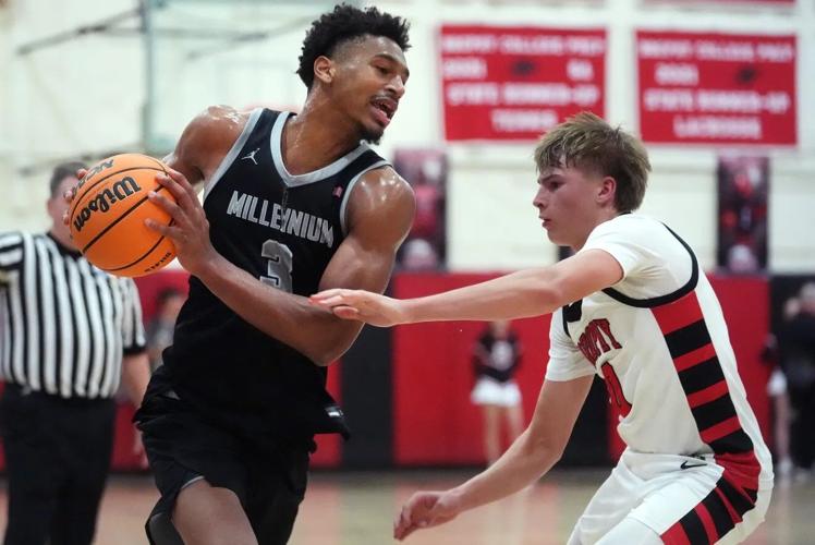 Arizona mens' basketball signee Cameron Holmes does it all