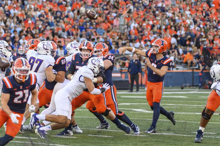 Illinois rides win streak to 1st top-10 ranking since 2001