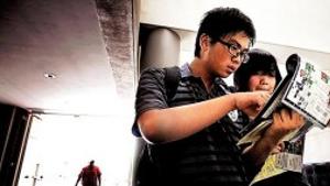 34 classmates from China start at UA