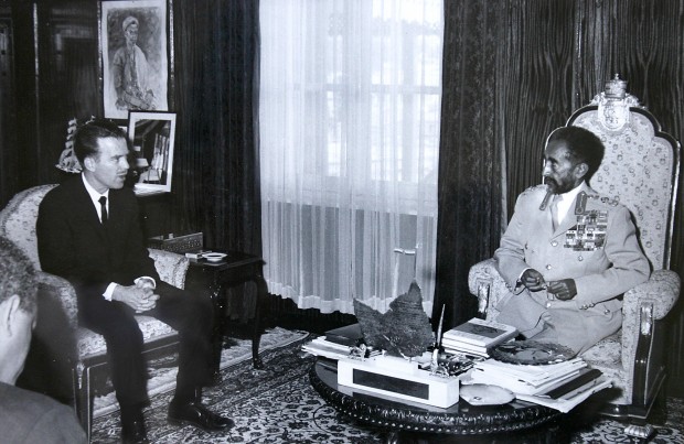 Jack Vaughn, ex-envoy to 2 nations, dies at 92