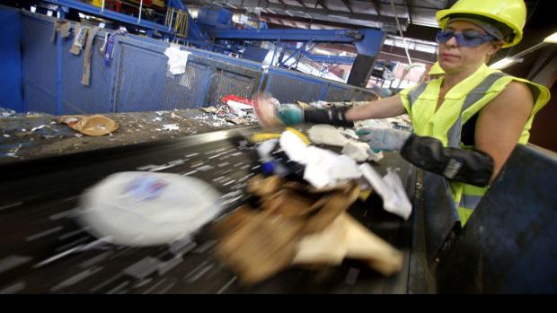 Tour of Tucson's recycling plant highlights dos and don'ts of recycling ...