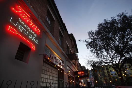 28 of Tucson's best neon signs