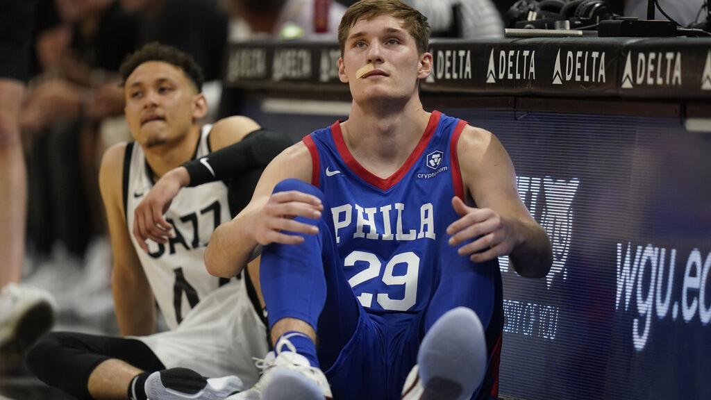 Former Arizona forward Azuolas Tubelis signs two-way contract with Philadelphia 76ers