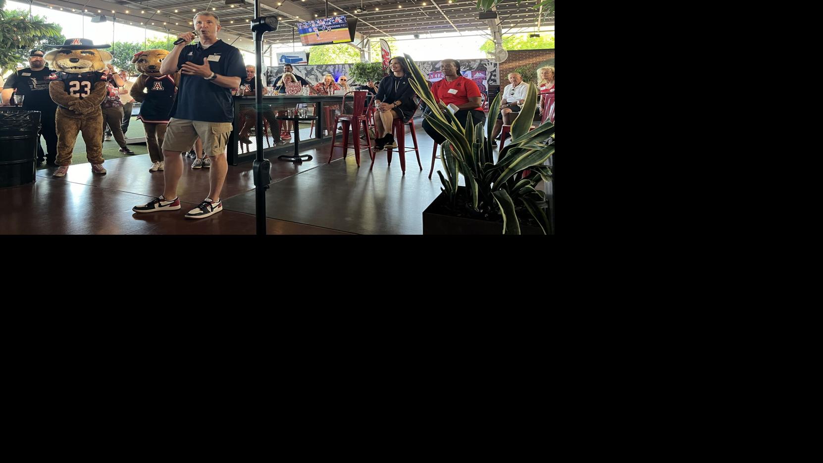 U of A coaches connect with Phoenix-area fans